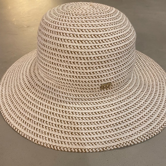 Eric Javits | Accessories | Eric Javits New York 5spf Sun Hat Barely ...